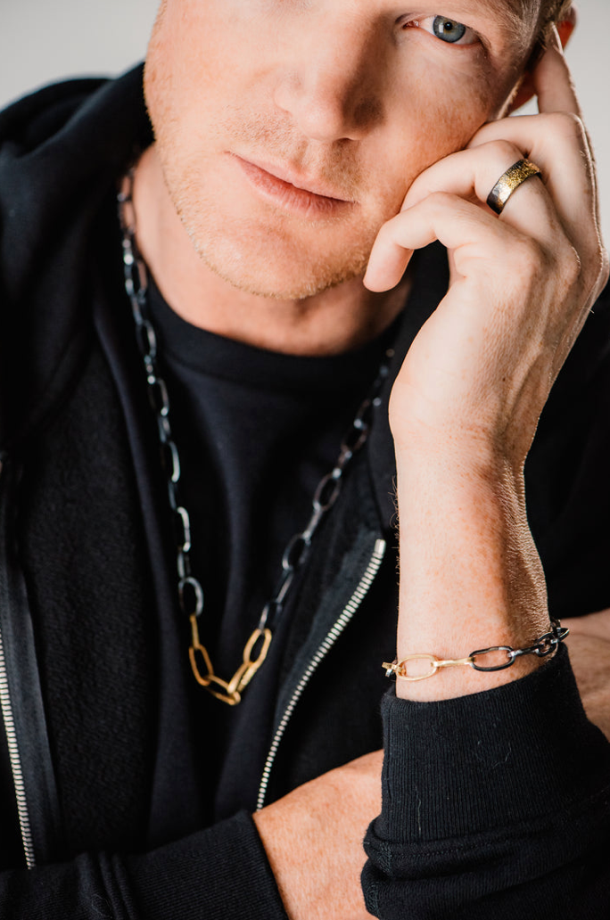 Black and Gold Chain – Underscore Art
